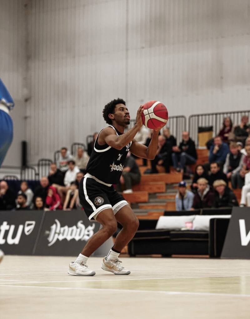 Nottingham Hoods Basketball Team | Long Eaton Sofas