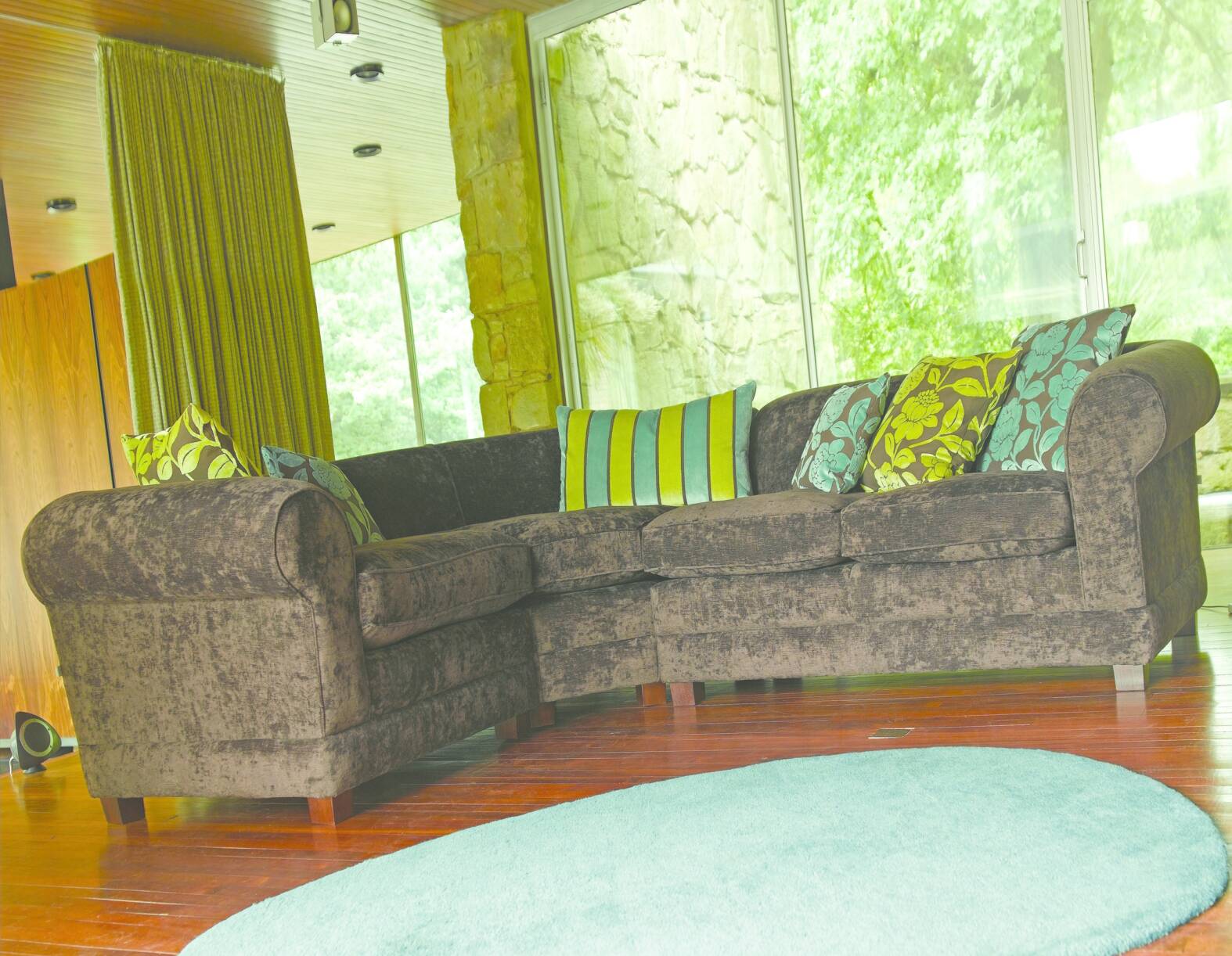 Nevada | Modern Chesterfield Sofa | Long Eaton Sofas